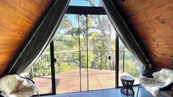 Cabana de Madeira Deluxe, vista para o jardim | 1 quarto, com decoração personalizada, quartos insonorizados