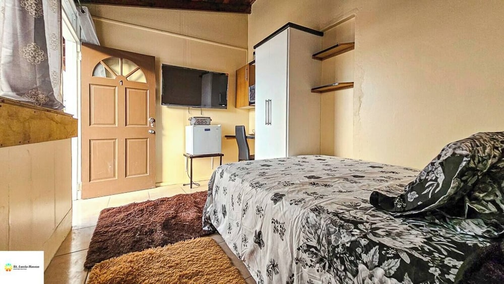 This Cozy Unit Is About 3 Mins To The Malls,bars, Casinos, - Rodney Bay