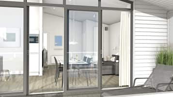 Espaço interior moderno com área de refeições, cozinha e sala de estar.