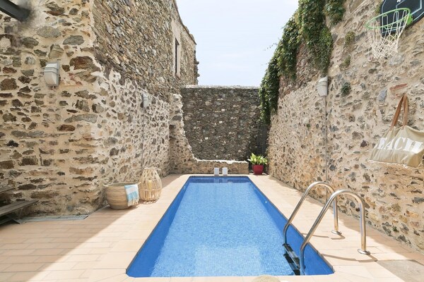 Belvilla By Oyo Holiday Home In Garriguella - Garriguella