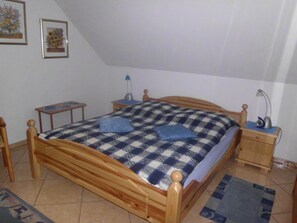 Casa | 2 quartos, com mobília individualizada, ferro/tábua de engomar 