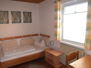 Casa | 2 quartos, com mobília individualizada, roupa de cama fornecida 