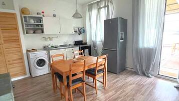 Casa | Cozinha privada | Uma cadeira de bebé