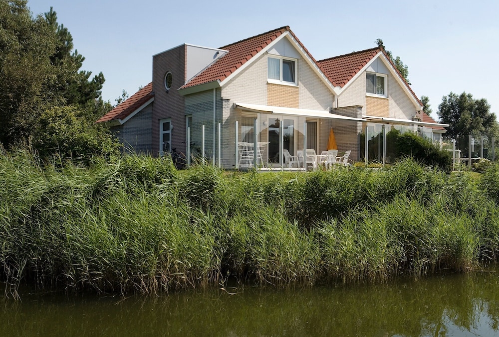 Holiday Home On The Water In Friesland - Makkum