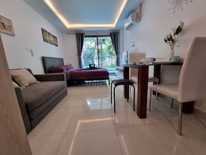 Suite-Estúdio Deluxe | Quartos insonorizados, ferro/tábua de engomar, Wi-fi grátis 