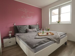 Casa | 3 quartos, individualmente mobiliados, ferros/tábuas de passar roupa