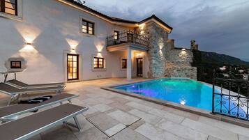 Villa | Exterior