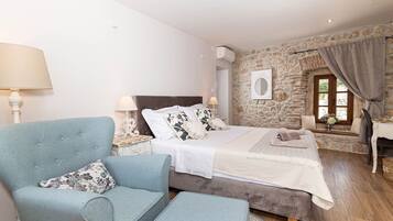 Villa | 5 quartos, com mobília individualizada, roupa de cama fornecida
