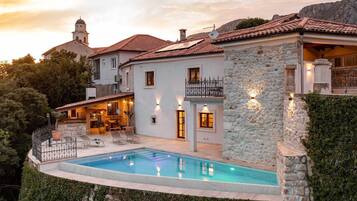 Villa | Exterior
