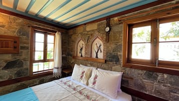 Chalé luxo, várias camas, vista para a baía | 1 quarto, roupas de cama premium, individualmente decorados