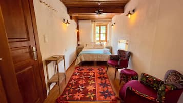 Quarto casal standard, vista para a baía | 1 quarto, roupas de cama premium, individualmente decorados