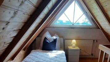 Casa | 4 quartos, individualmente mobiliados, ferros/tábuas de passar roupa