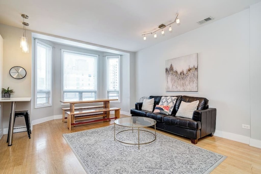 Beautiful Unit Chi In Prime River North - 2 - Chicago, IL