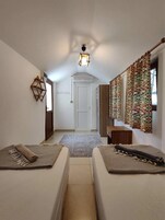 Quarto standard, 2 camas de solteiro | Roupa de cama