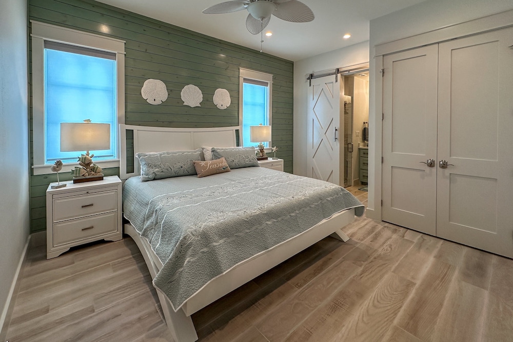 Resort Style Pools, Boardwalk To The Beach, Restaurant On Site - Aransas Pass, TX