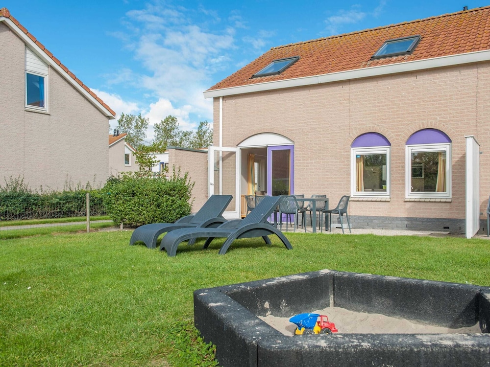 Child-friendly Bungalow, 500 M From The Beach - Renesse