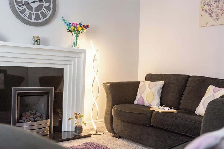 Townhouse Harbour Retreat | Central & Free Parking | Sleeps 6 - Scarborough