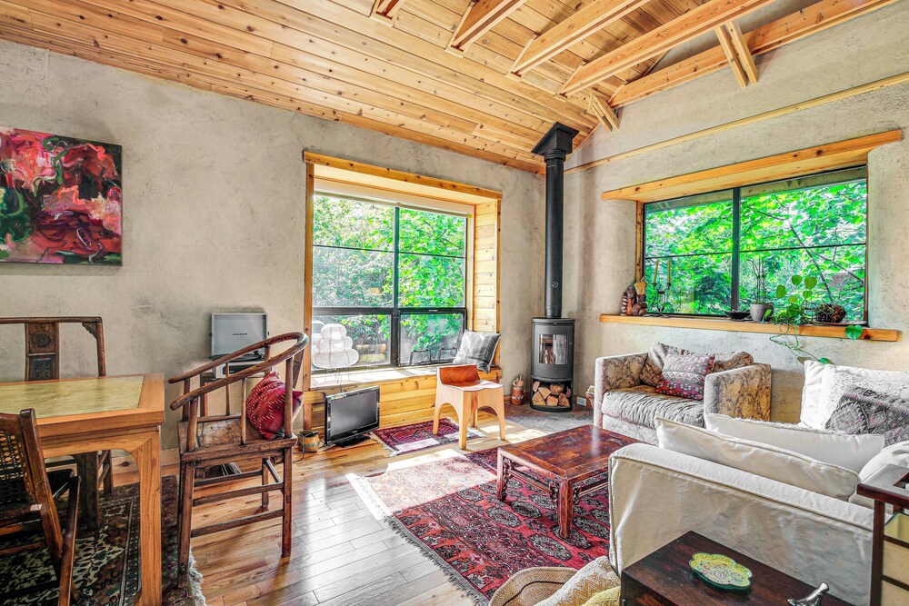 Unique & Serene Retreat, 7 Mi To Downtown Portland - Portland, OR