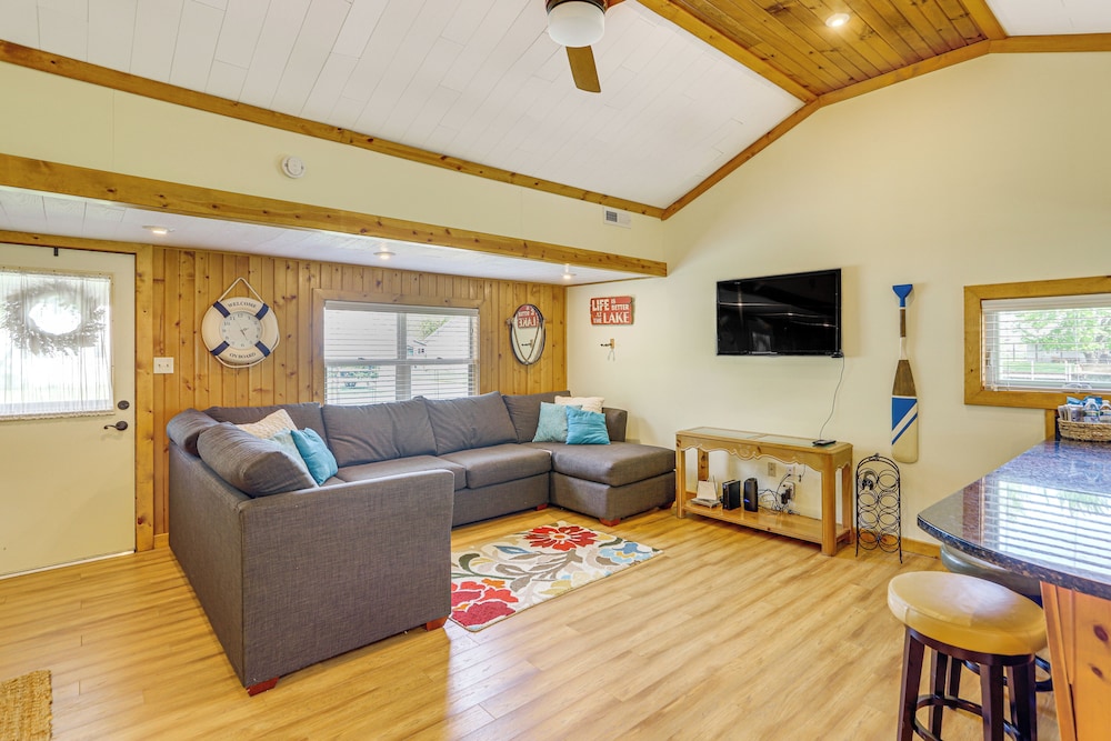 Waterfront Port Clinton Cottage W/ Fire Pit! - Fremont, OH