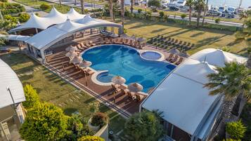 Piscina exterior sazonal