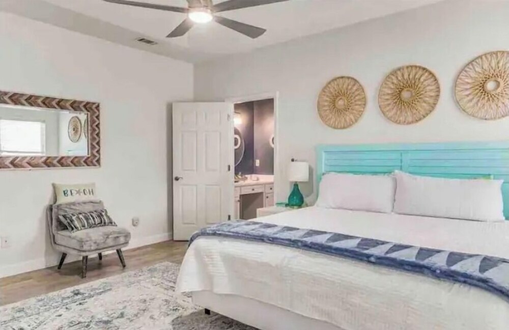 Close to the beach heated pool with canal view, sleeps 8. - Santa Rosa ...