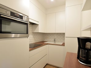Apartamento | Cozinha privada | Uma chaleira elétrica, uma torradeira 