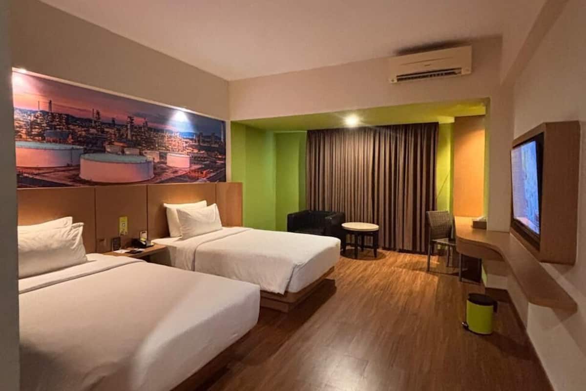 Quarto Twin Deluxe | Secretária, cortinas/cortinados opacos, Wi-fi grátis