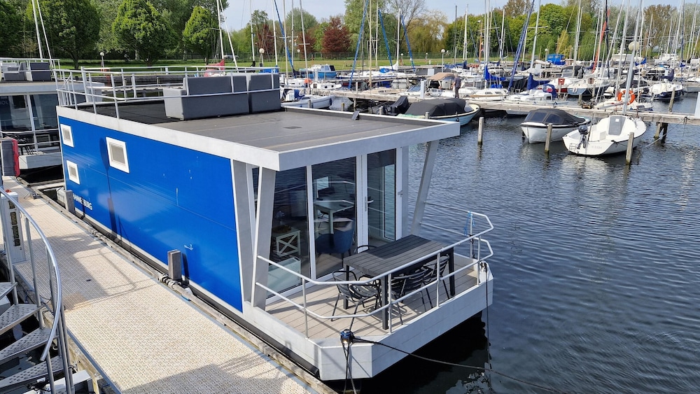 Nice Harbor Lodge Located In The Marina - Naarden