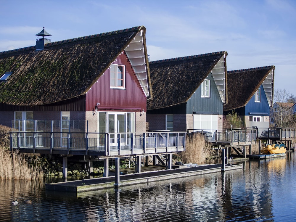 Waterfront Villa With Sauna On A Holiday Park - Makkum