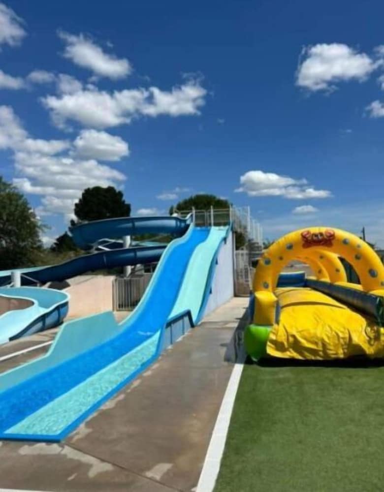 2-bedroom camper van for 6 people - Lunel | Vrbo