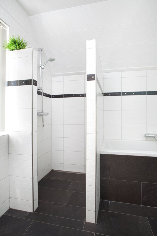 Beautiful Holiday Home With Hot Tub - Enschede