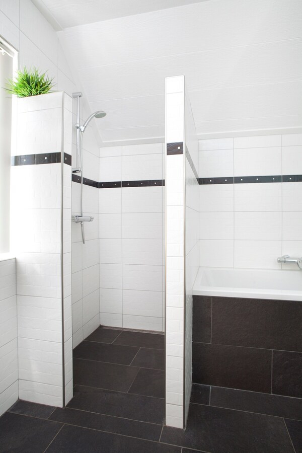 Beautiful Holiday Home With Hot Tub - Enschede