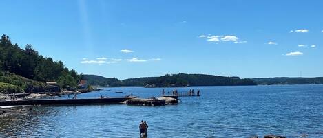 Perto da praia, toldos de praia (sobretaxa), toalhas de praia