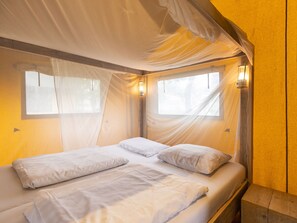 Tenda | 3 quartos, com mobília individualizada, roupa de cama fornecida 