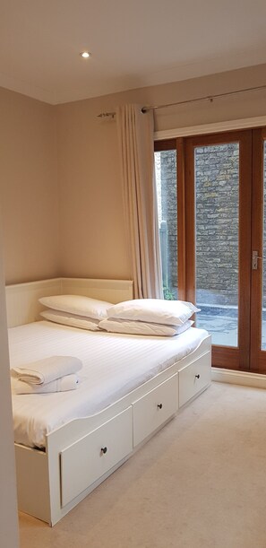 Apartamento Standard, 1 cama de casal | Ferro/tábua de engomar, Wi-fi grátis, roupa de cama fornecida