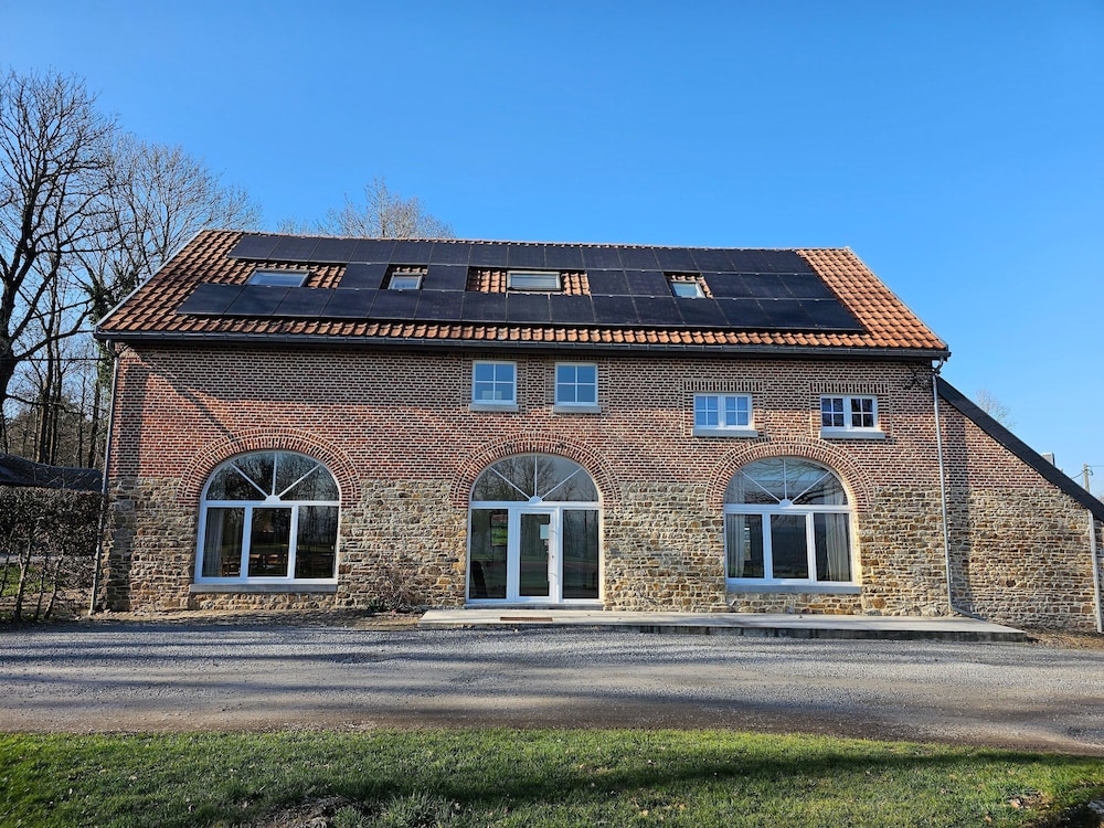 Spacious Holiday Home In Wallonie With Terrace - Pepinster