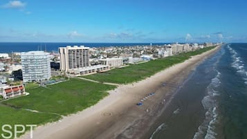 Apartamento, 2 quartos | Praia | Na praia