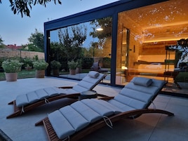 Sauna, banheira de hidromassagem 