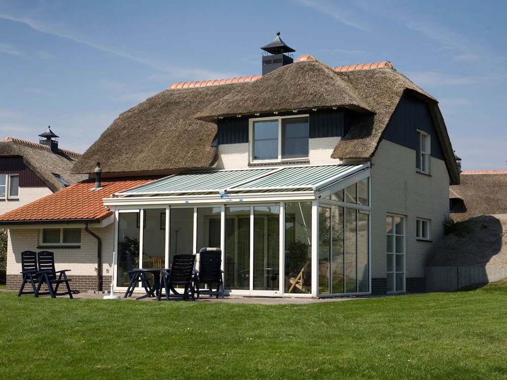 Beautiful Villa With Conservatory - Makkum