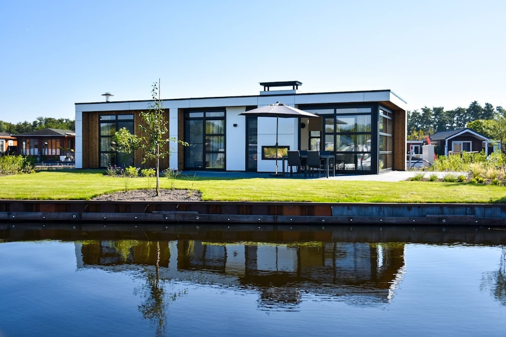 Modern Holiday Home Near The Loosdrechtse Plassen - Hilversum