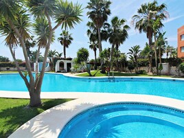 Apartamento | Piscina | Piscina interna, piscina externa
