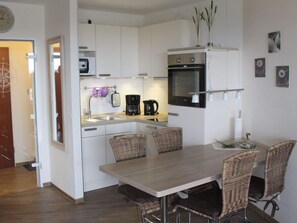 Apartamento | Cozinha privada | Um forno, uma chaleira elétrica, uma torradeira 