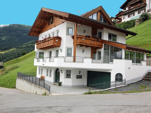 Apartment In Tyrol Near Ski Slopes - Landeck