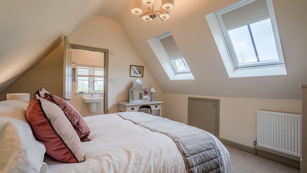 Old Laundry -  A Sudeley Castle Cottage That Sleeps 12 Guests In 6 Bedrooms - Winchcombe