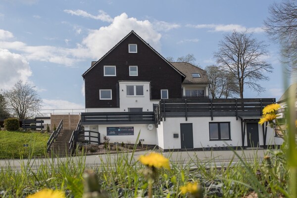 Moderne Wohnung In Neuastenberg Mit Balkon - Neuastenberg