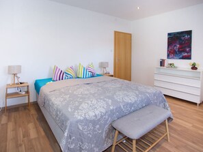 Casa | 6 quartos, com mobília individualizada, ferro/tábua de engomar