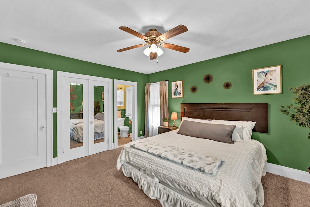Spacious Buffalo-niagara Home - Buffalo, NY