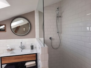 Apartamento | Casa de banho | Toalhas fornecidas 