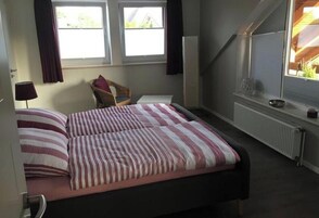 Casa | 1 quarto, com mobília individualizada, ferro/tábua de engomar 