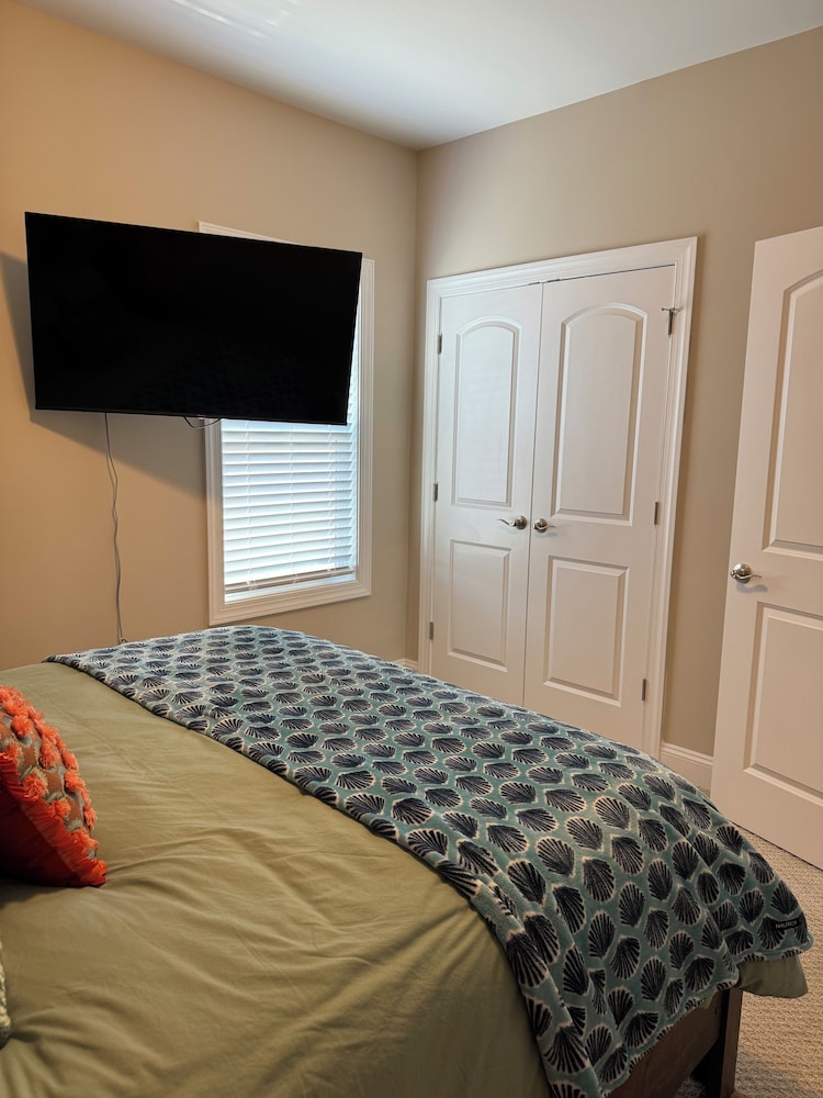 Resort Style, Beach Town Cottage, 5 Mins From The Beach- Family Friendly. - Beaufort, NC